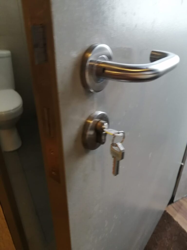 Supply And Replace New Handle Lock Mechanism - Handyman Services Singapore